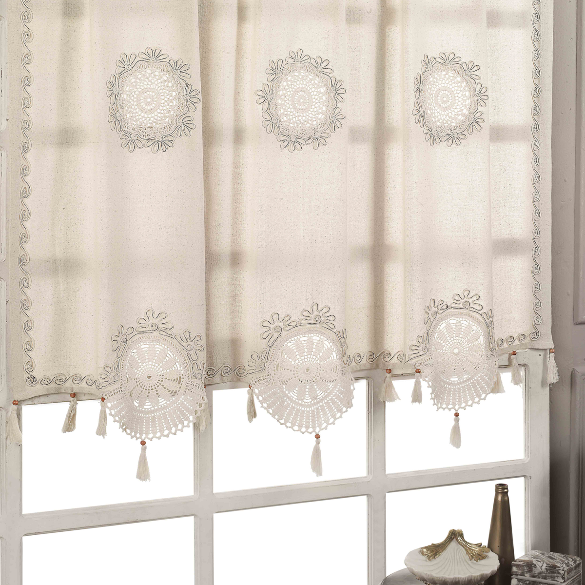 Perdea, Buldan, bumbac și in, brodată, cu ciucuri, Petals – Dianmar Decor